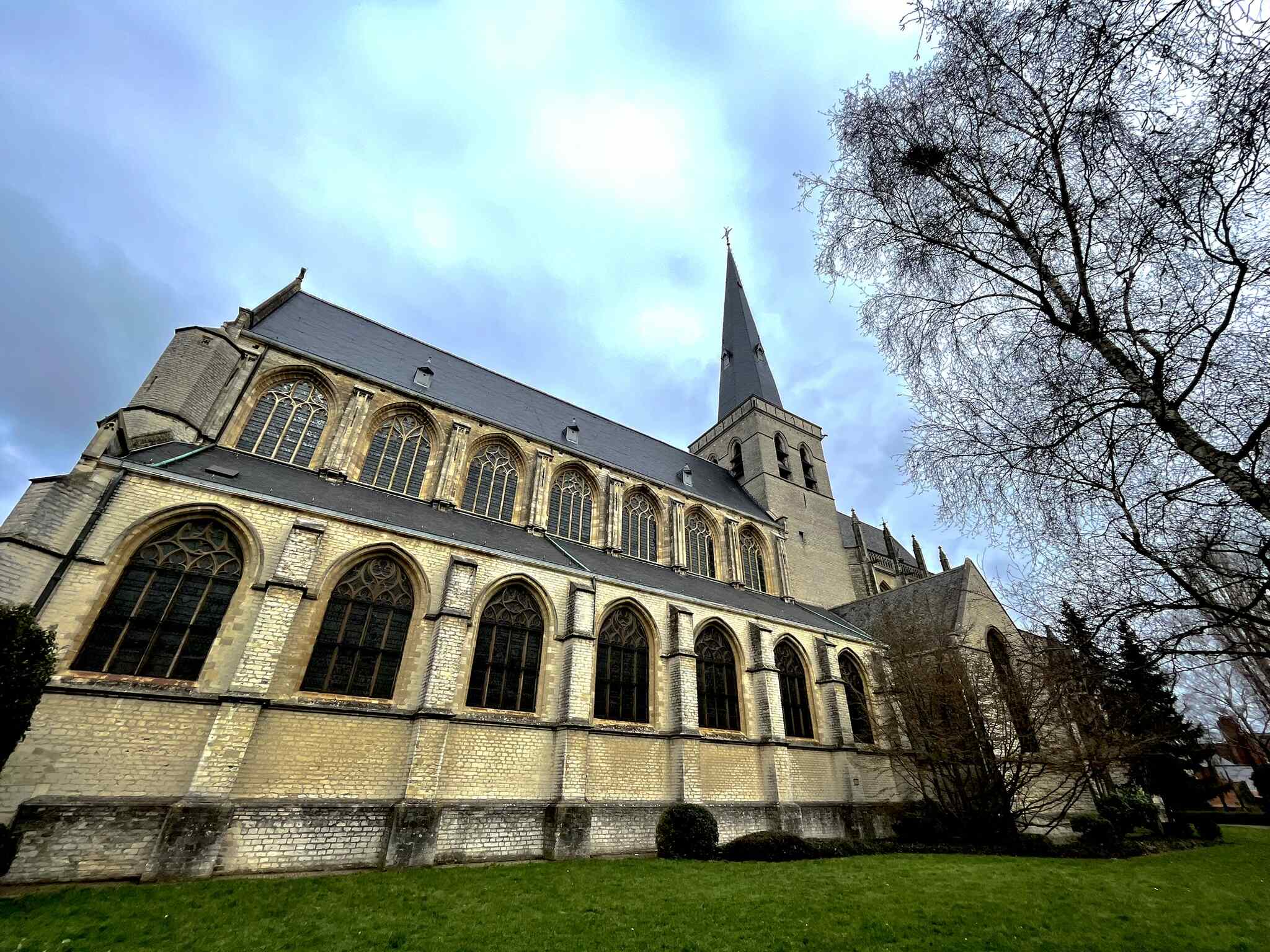 Van de Sint-Waldetrudiskerk langs de Bovenpoort over het Albertkanaal ...